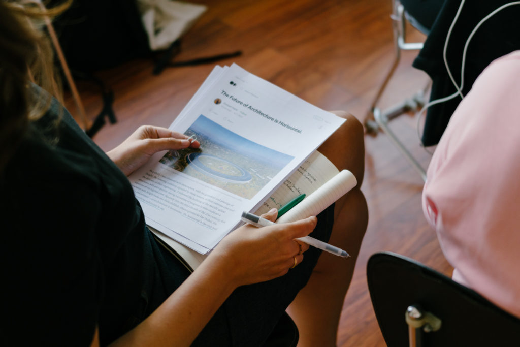 On Horizontality at Colectivos Pláka - design&democracy